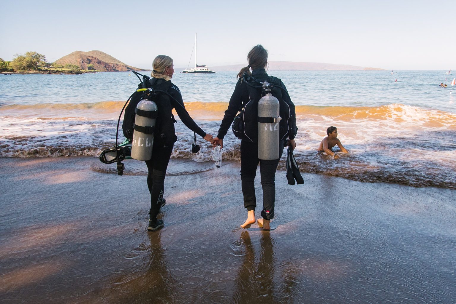 Unforgettable Hawaii Adventure Elopement with Underwater Scuba Session ...